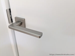 【30mm×4mm】LIXILのライン巾木(木質)がスマートすぎる - 平つく